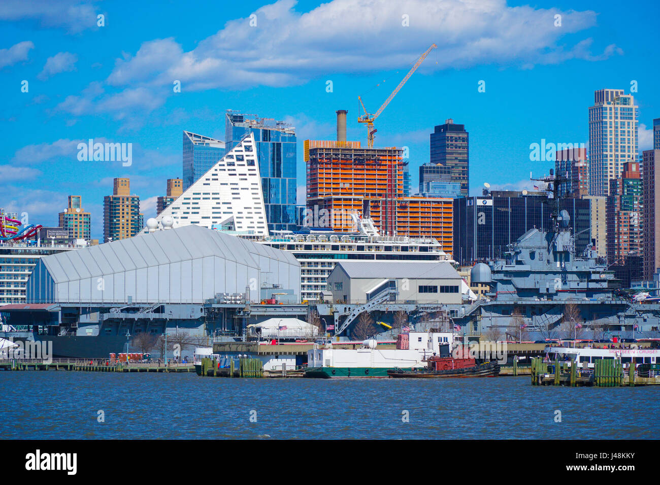 US Intrepid Battleship and Museum in Manhattan- MANHATTAN / NEW YORK ...