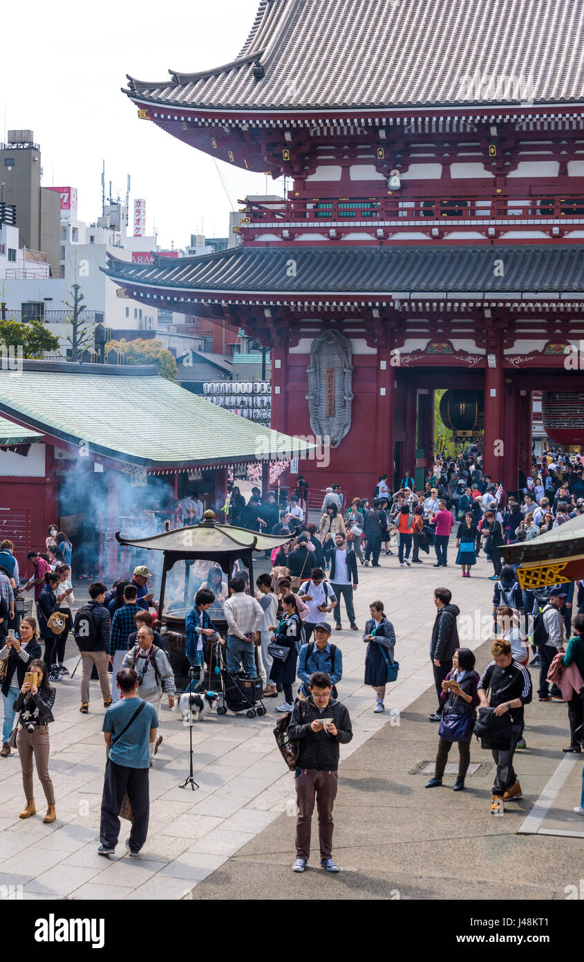 Senso ji temple japan hi-res stock photography and images - Alamy