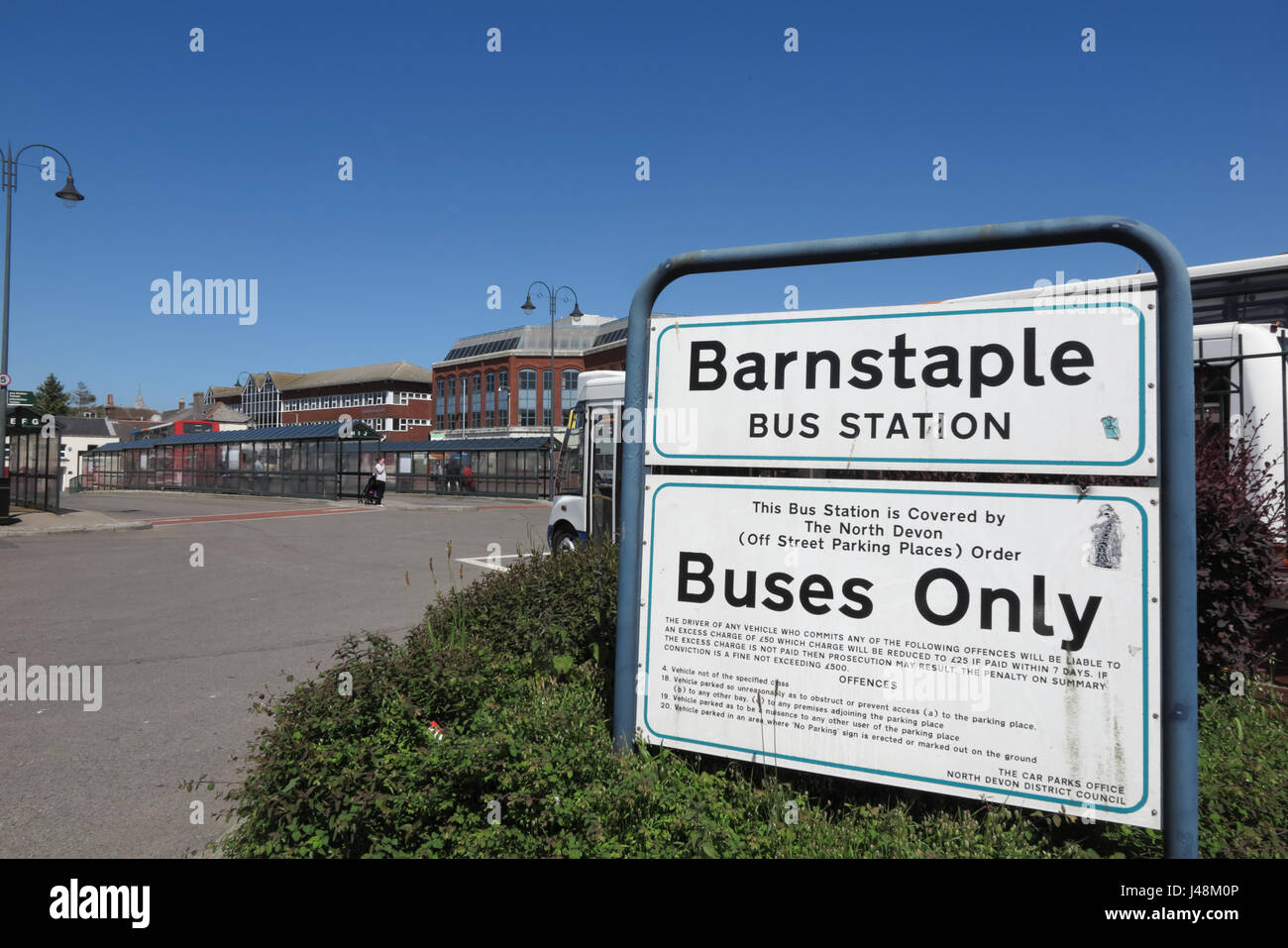 Bus station buses hi-res stock photography and images - Alamy