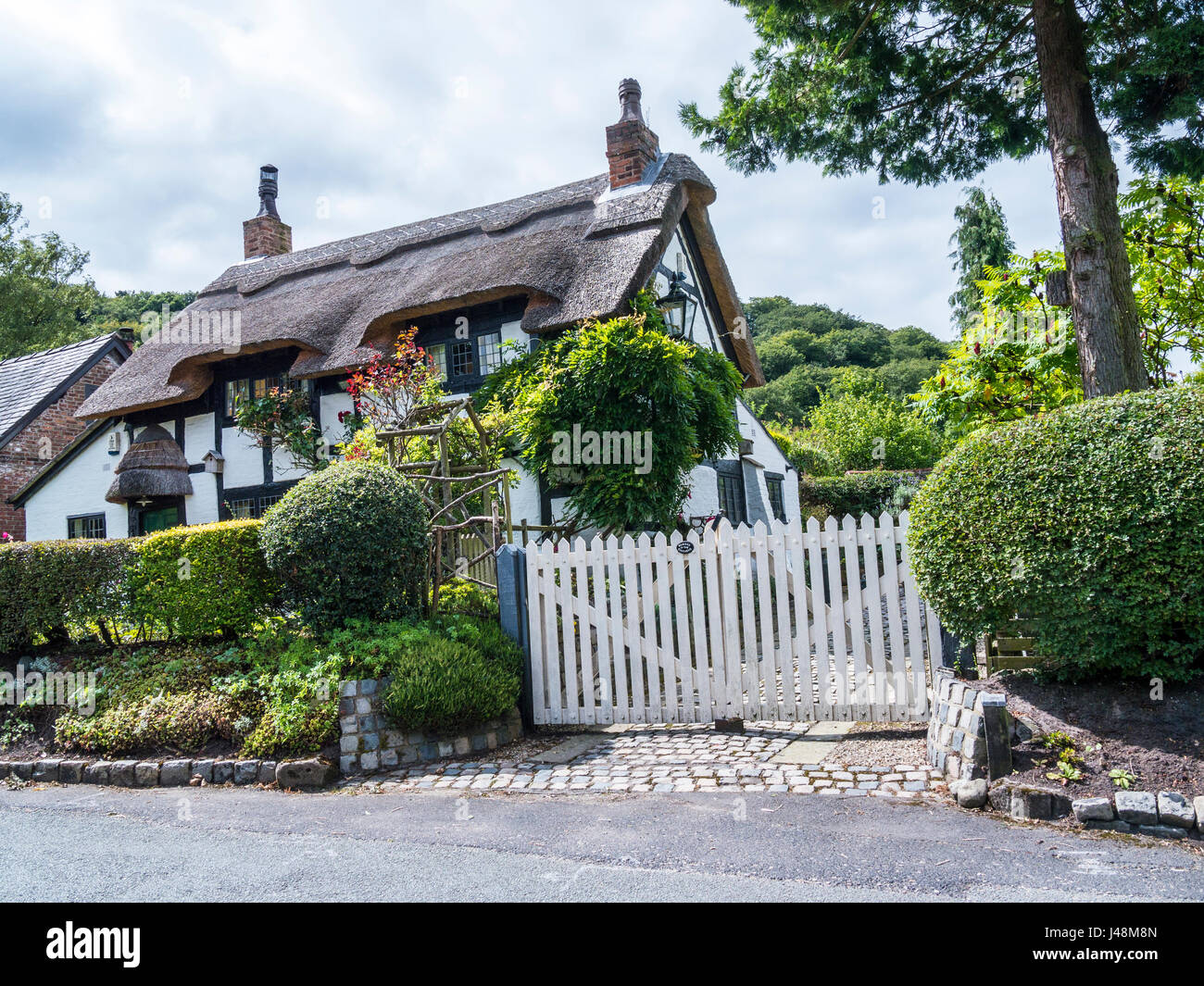 Black and White Thatched Cottage in the Cheshire Countryside near ...