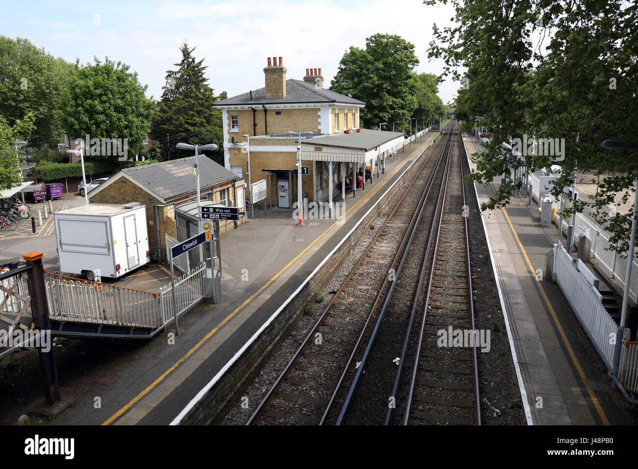 Chiswick rail trains train station track platform view from rail hi-res ...
