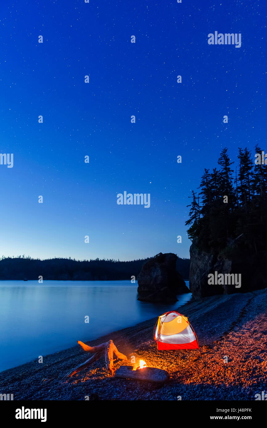 Campfire tent hi-res stock photography and images - Alamy