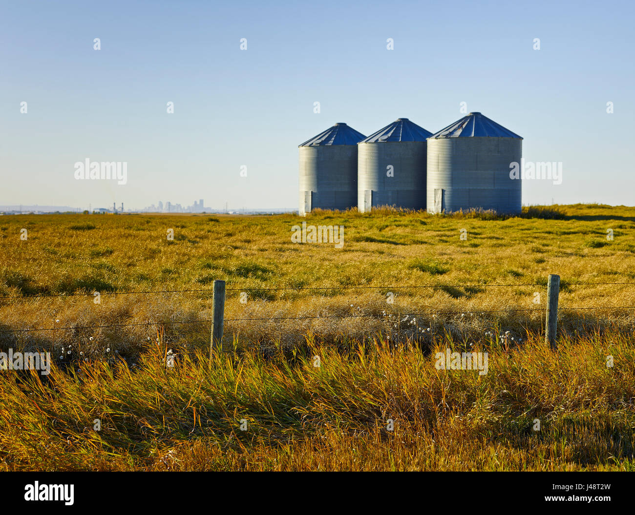 Three silos farm hi-res stock photography and images - Alamy