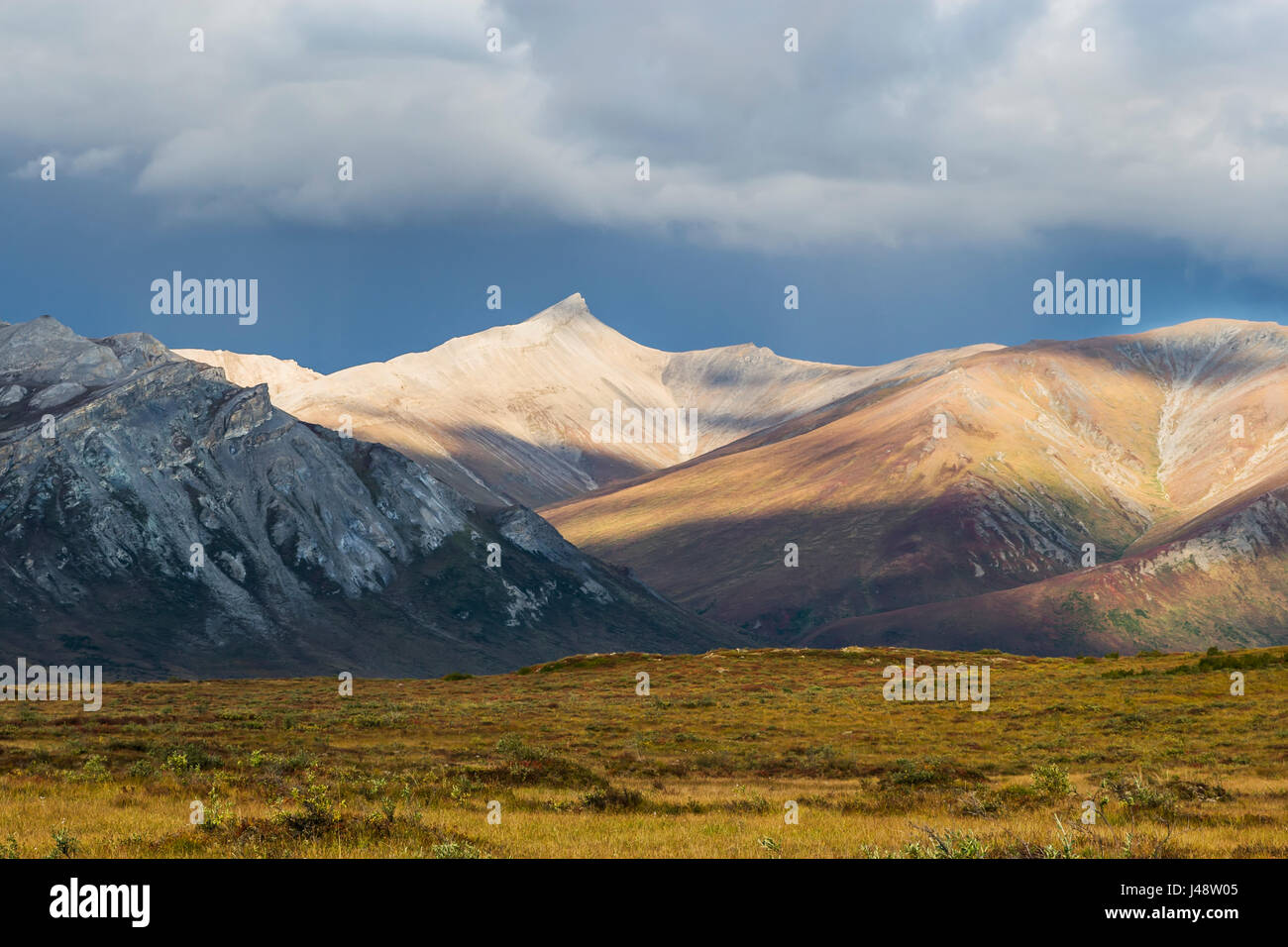 Brooks Range, Gates Of The Arctic National Park, Northwestern Alaska ...