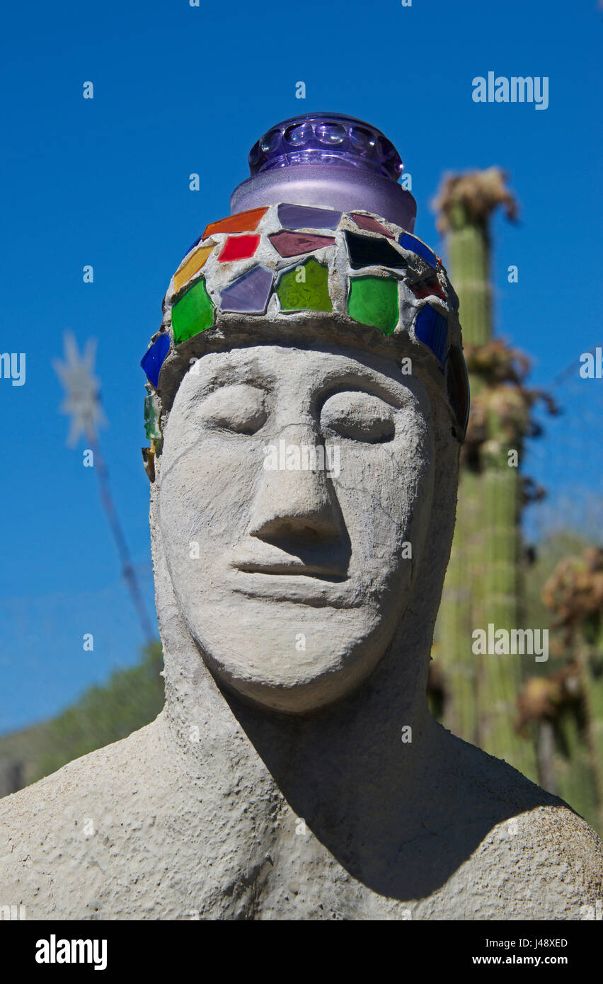 Sculpture figure wearing hat hi-res stock photography and images - Alamy