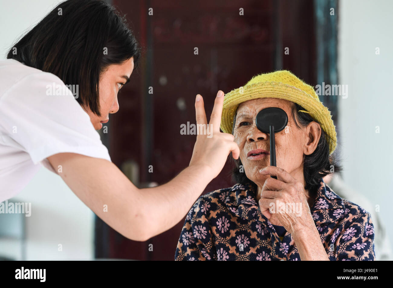 Wuzhishan, China's Hainan Province. 10th May, 2017. Nurse Li Yalan (L ...