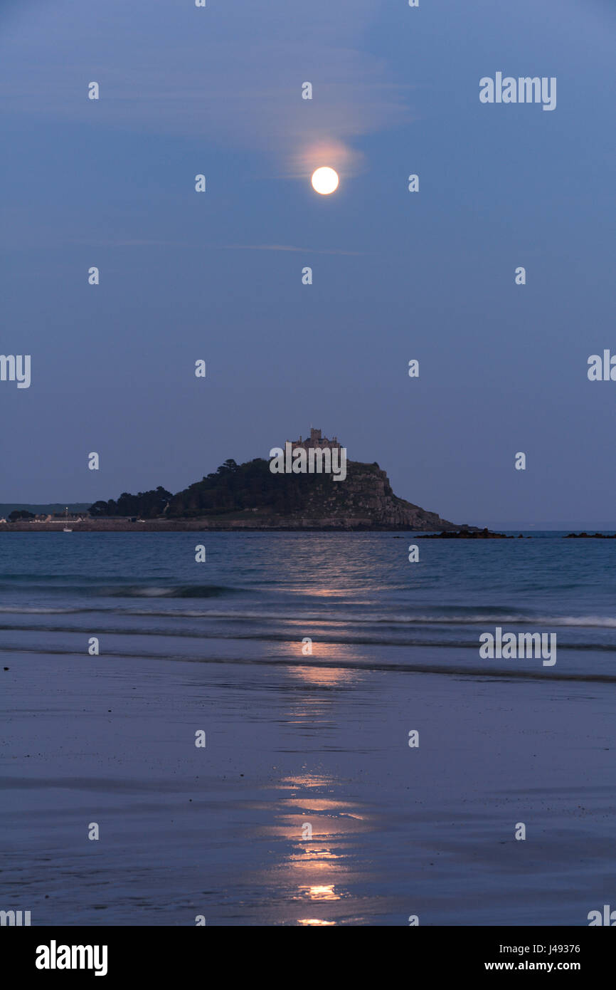Longrock, Cornwall, UK. 10th May 2017. UK Weather. The full "flower ...