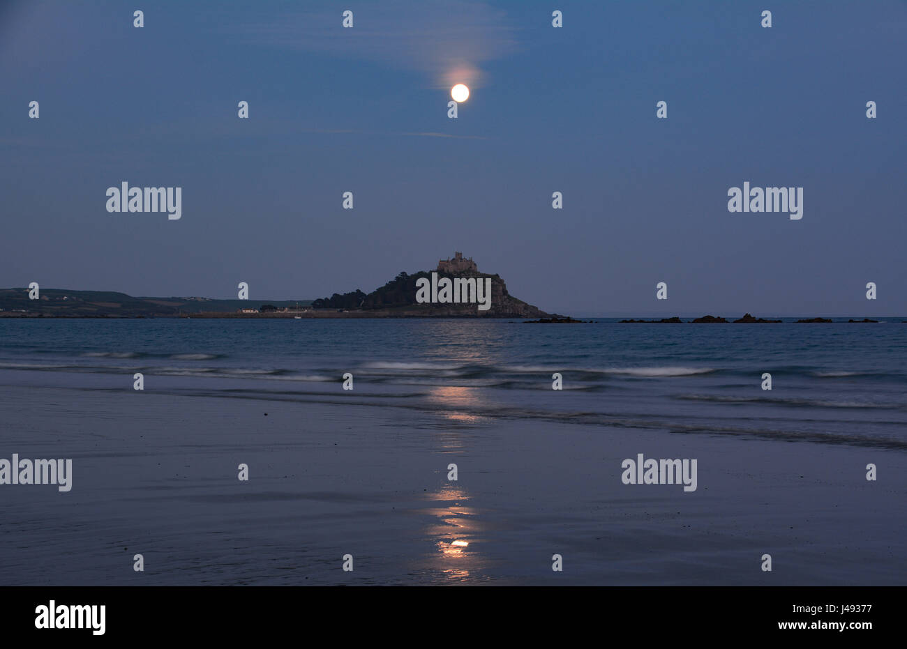 Longrock, Cornwall, UK. 10th May 2017. UK Weather. The full "flower ...