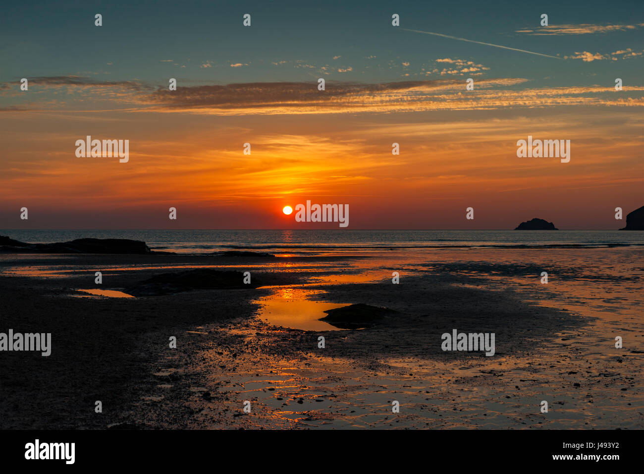 Polzeath, Cornwall, UK. 10th May, 2017. Polzeath Sunset, Cornwall. 10th ...