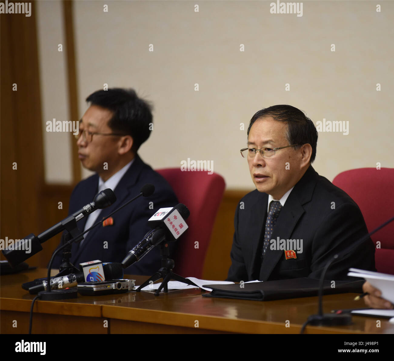 Pyongyang, DPRK. 11th May, 2017. Han Song Ryol (R), vice foreign ...