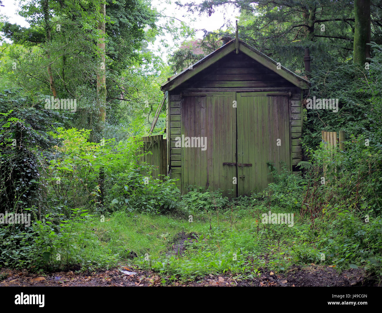 Lake shed hi-res stock photography and images - Alamy