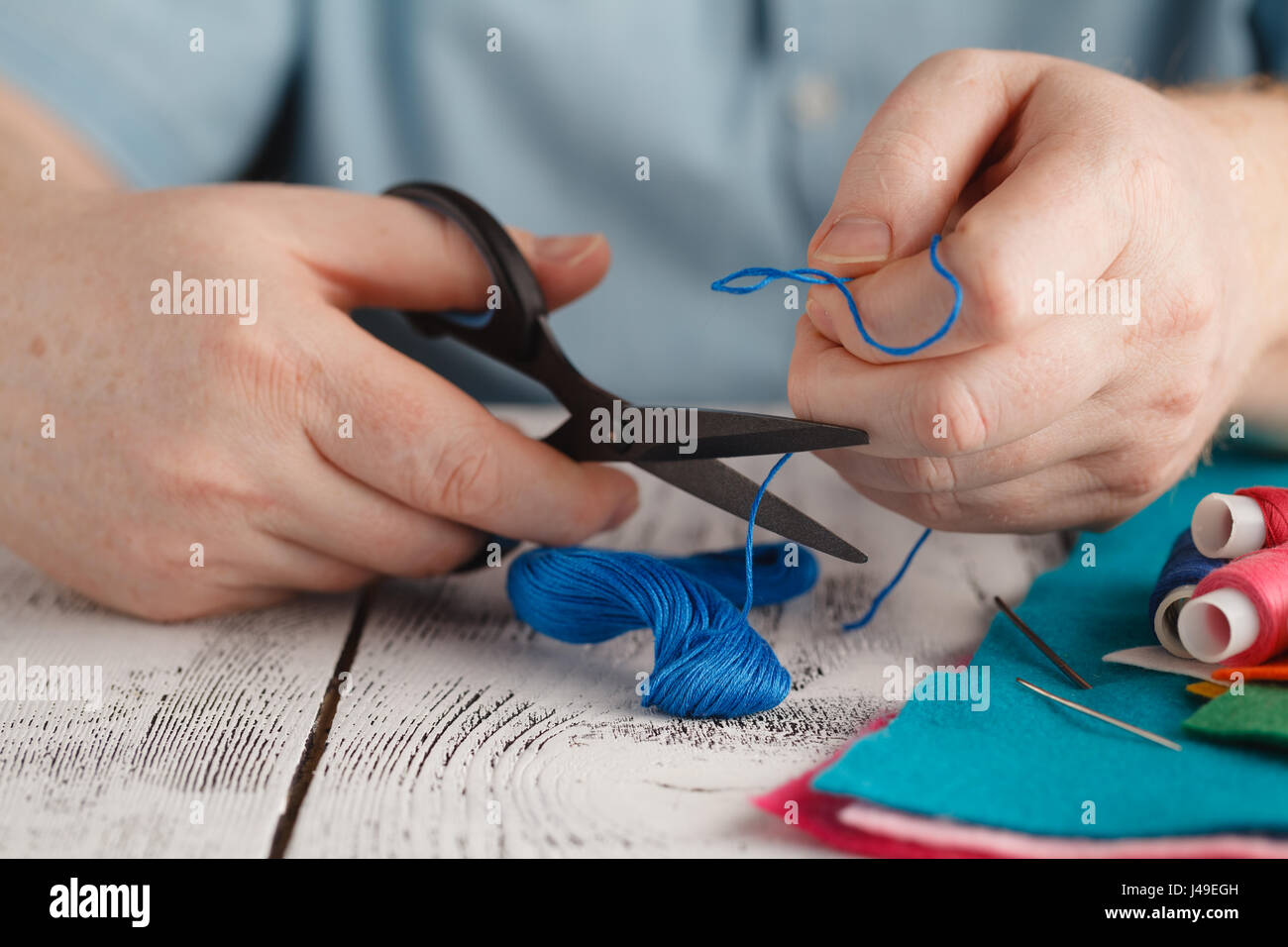 Manual tool for threading hi-res stock photography and images - Alamy