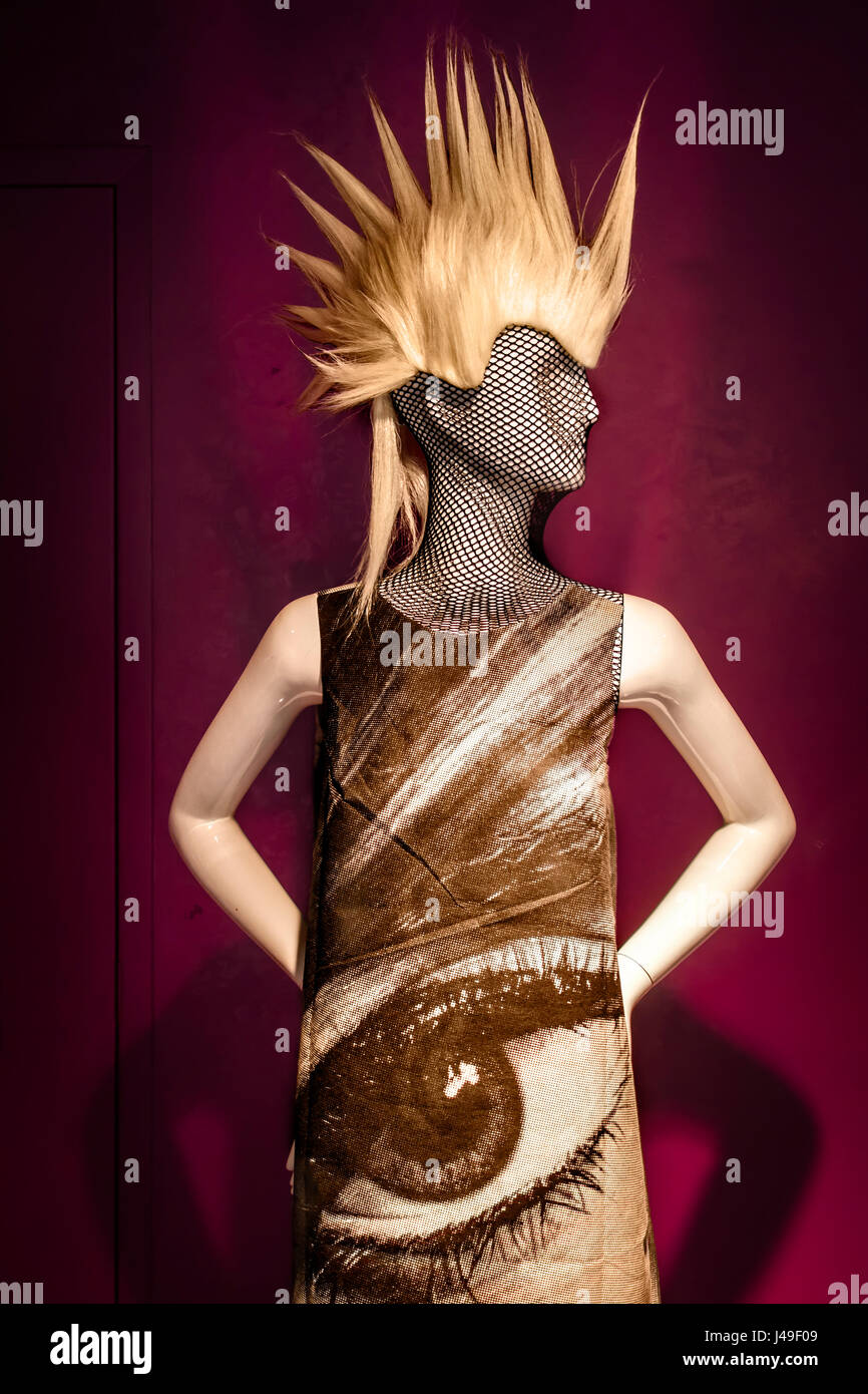 Mohawk hair woman hi-res stock photography and images - Alamy