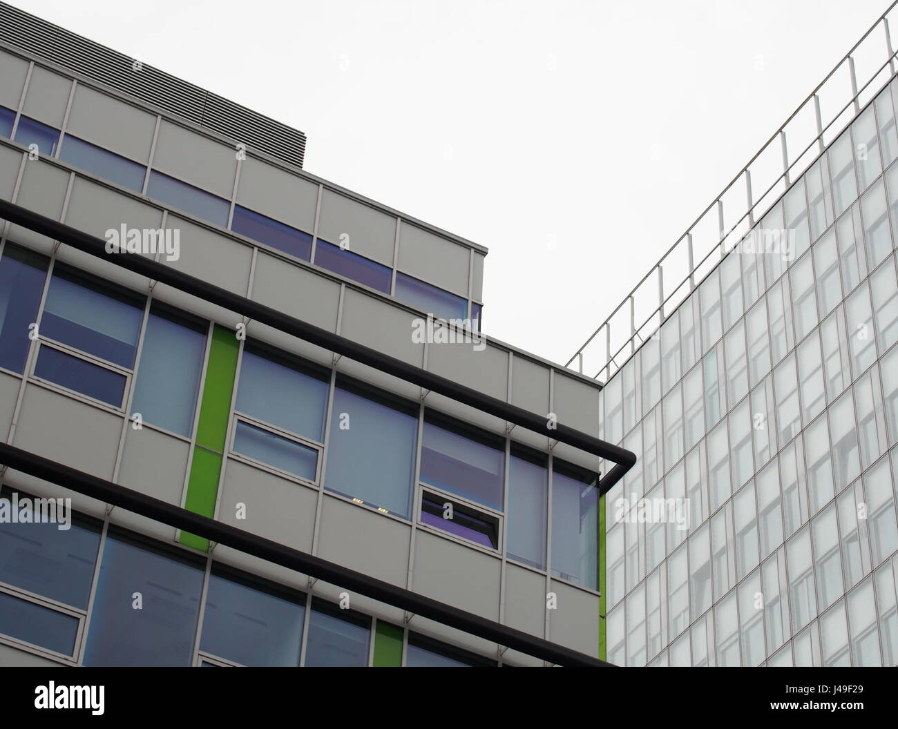 Windows office building exterior green hi-res stock photography and ...