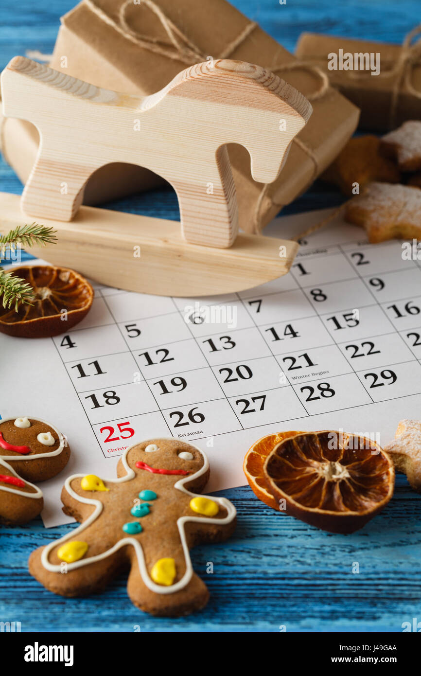 Decorations and calendar with Christmas Day marked out Stock Photo - Alamy