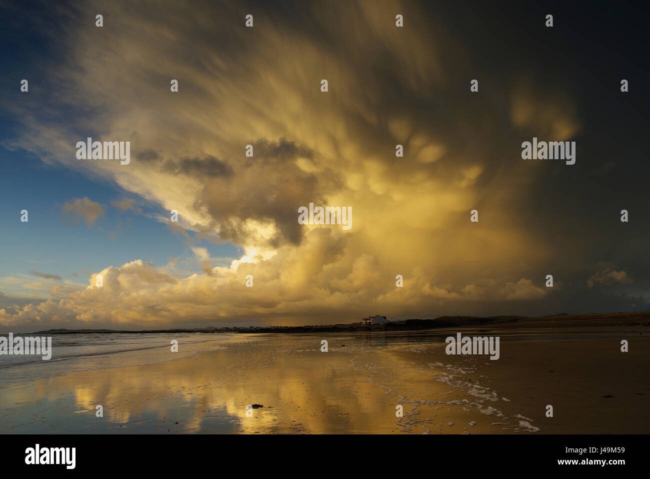 Mammatus cloud hi-res stock photography and images - Alamy