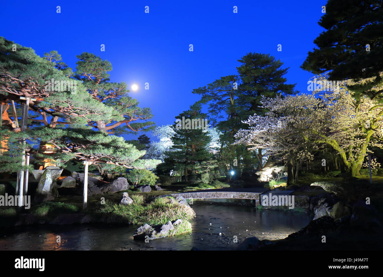 Kenrokuen garden in Kanazawa Japan Stock Photo - Alamy