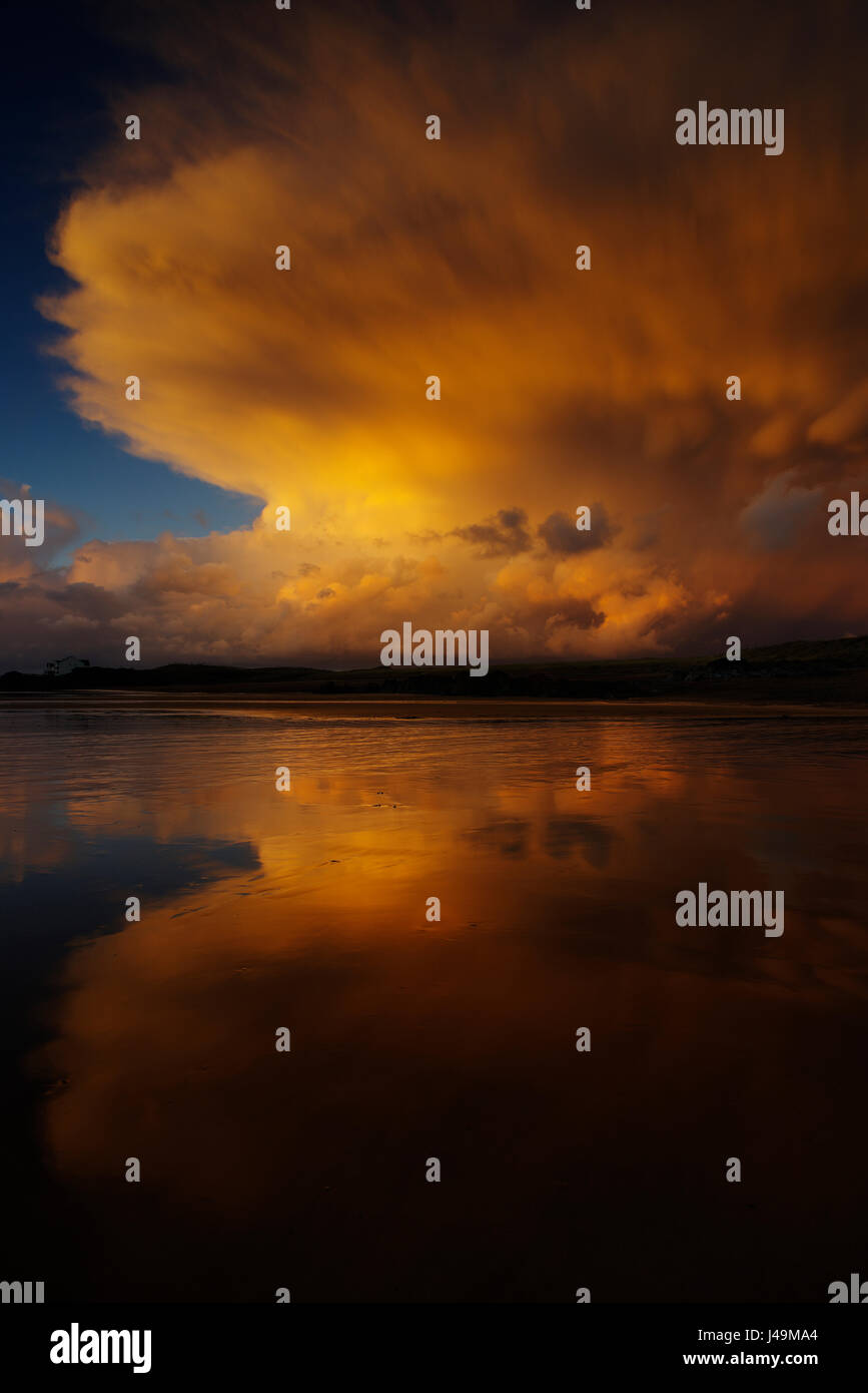 Mammatus cloud hi-res stock photography and images - Alamy
