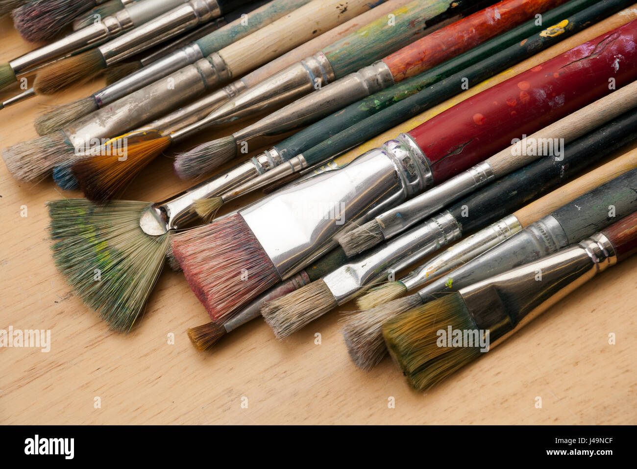 Artist paint brush old used hi-res stock photography and images - Alamy