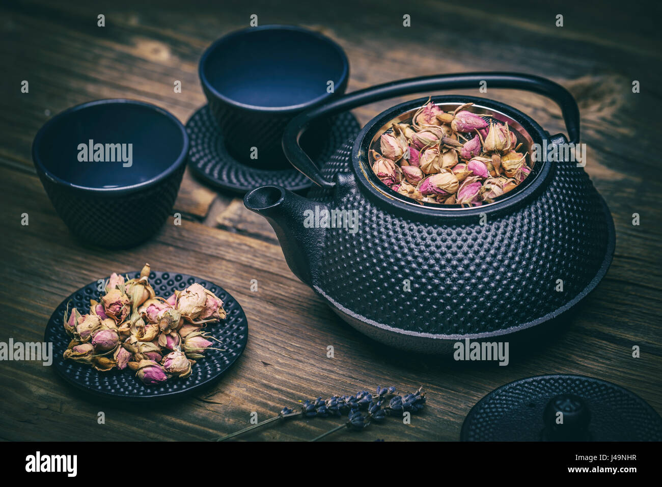 Asian clay teapot with clay bowls Stock Photo - Alamy