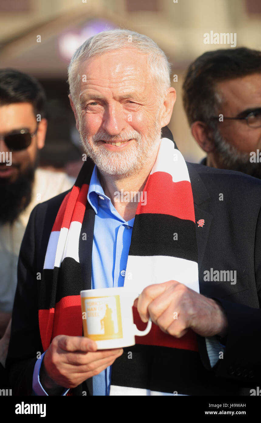 Rotherham united scarf hi-res stock photography and images - Alamy