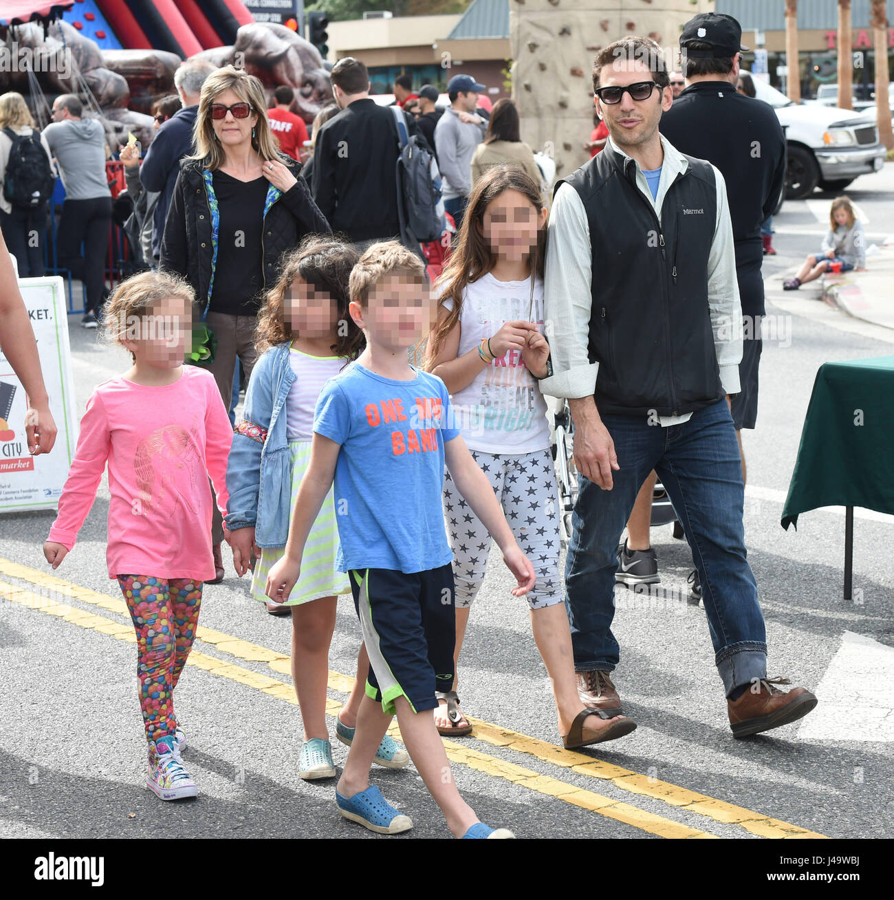 Mark Feuerstein taking his three daughters to the Farmers' Market in ...