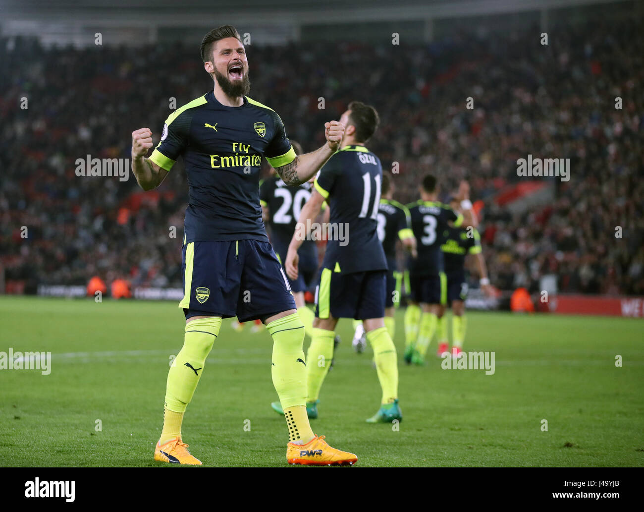 Arsenal's Olivier Giroud celebrates scoring his side's second goal of ...