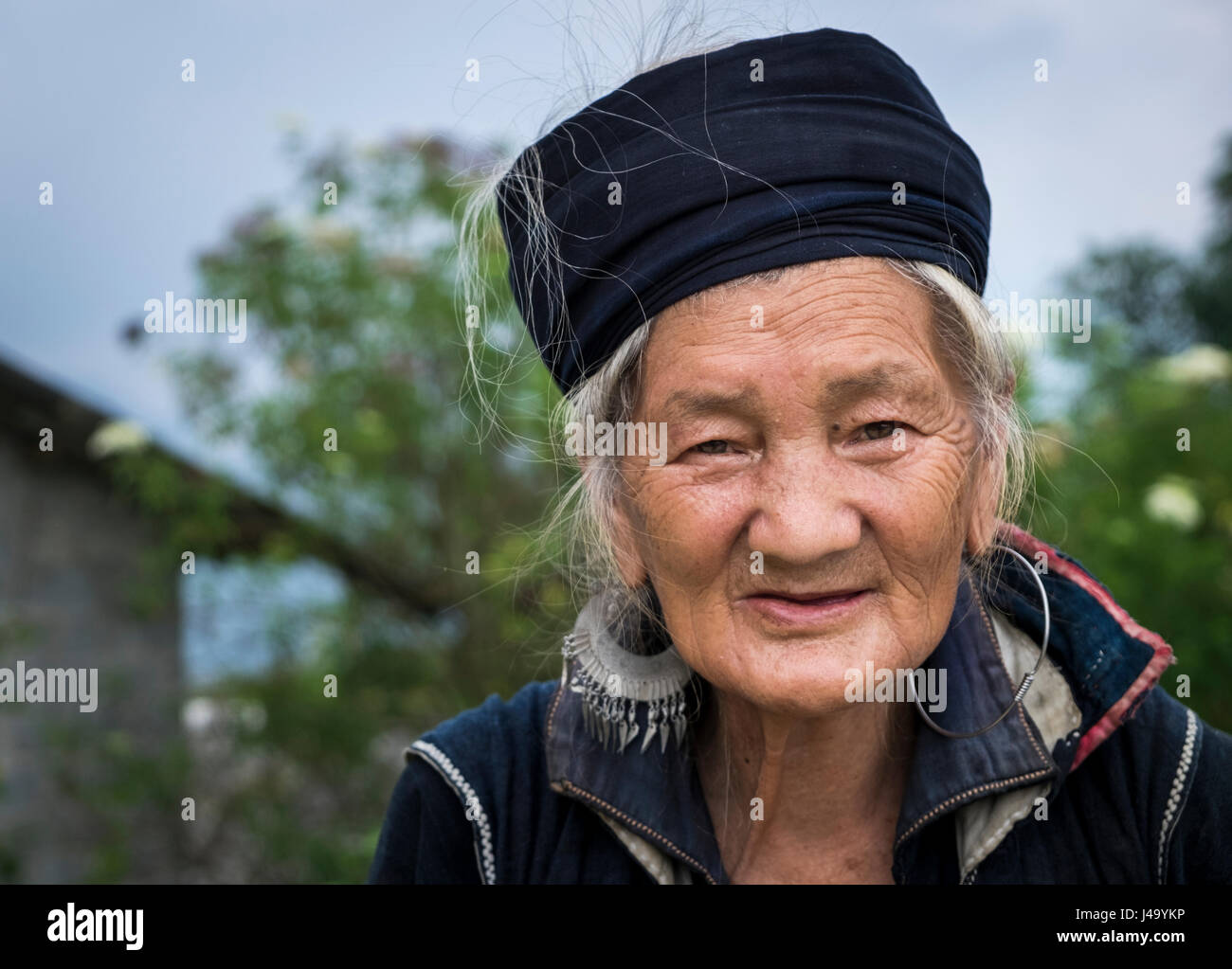 Black hmong portrait hi-res stock photography and images - Alamy