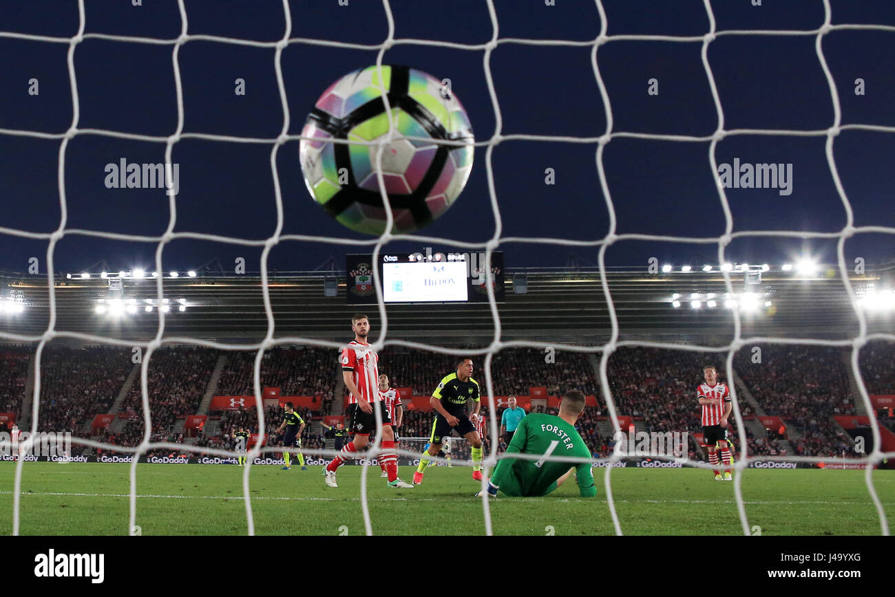 Arsenal's Alexis Sanchez scores his side's first goal of the game ...