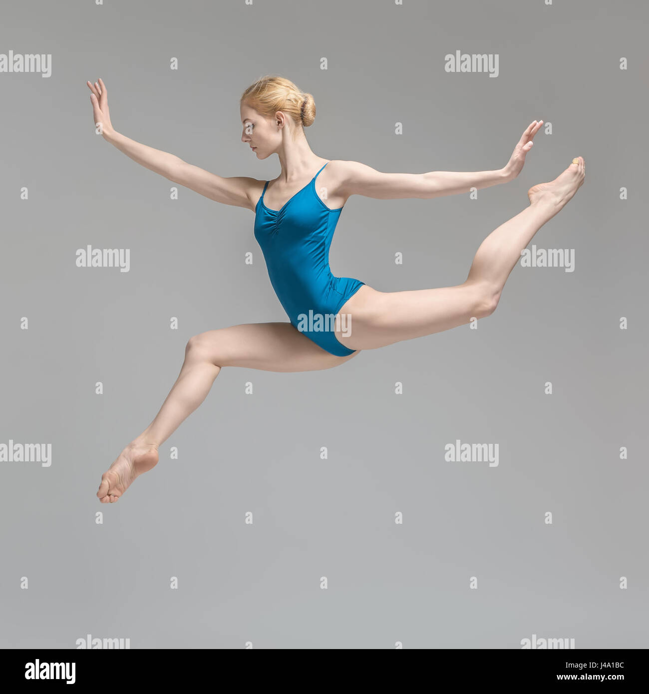 Ballerina barefoot dance dance hi-res stock photography and images - Alamy