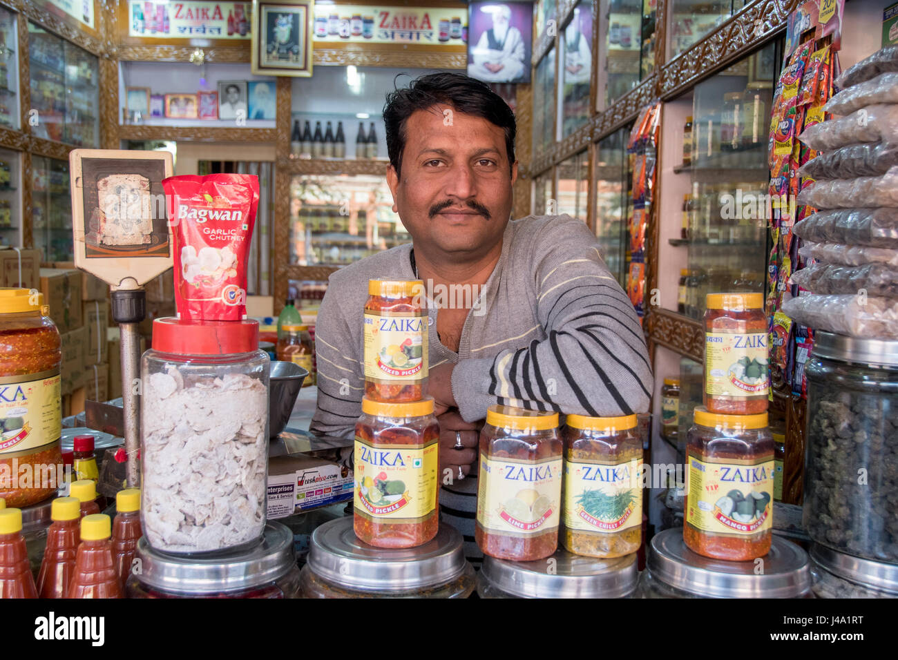Storefront indian hi-res stock photography and images - Alamy