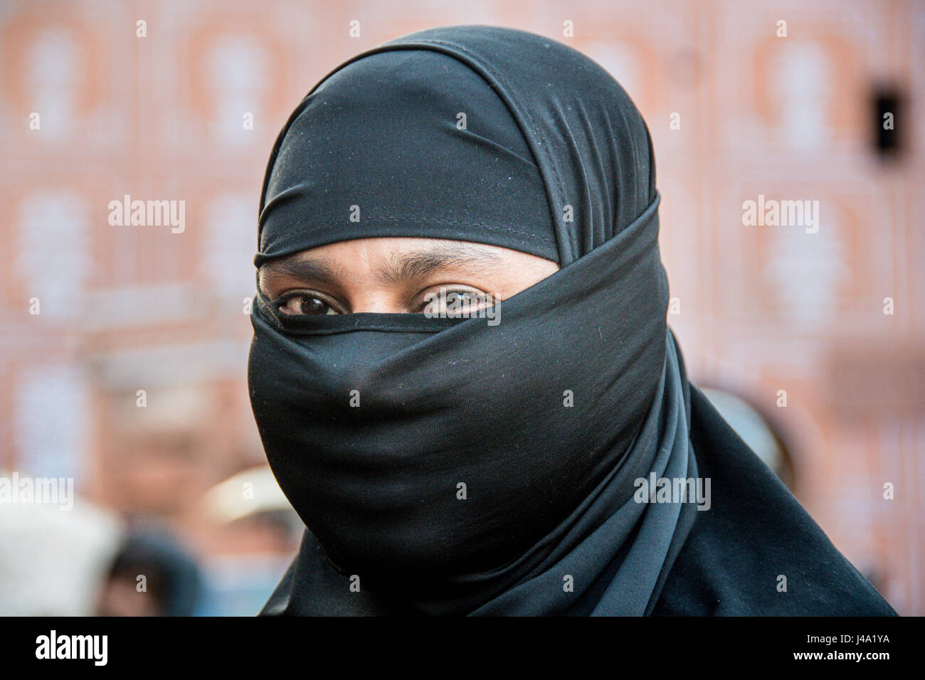 Johri Bazaar; Portrait of Indian woman in niqab in Jaipur, India Stock ...