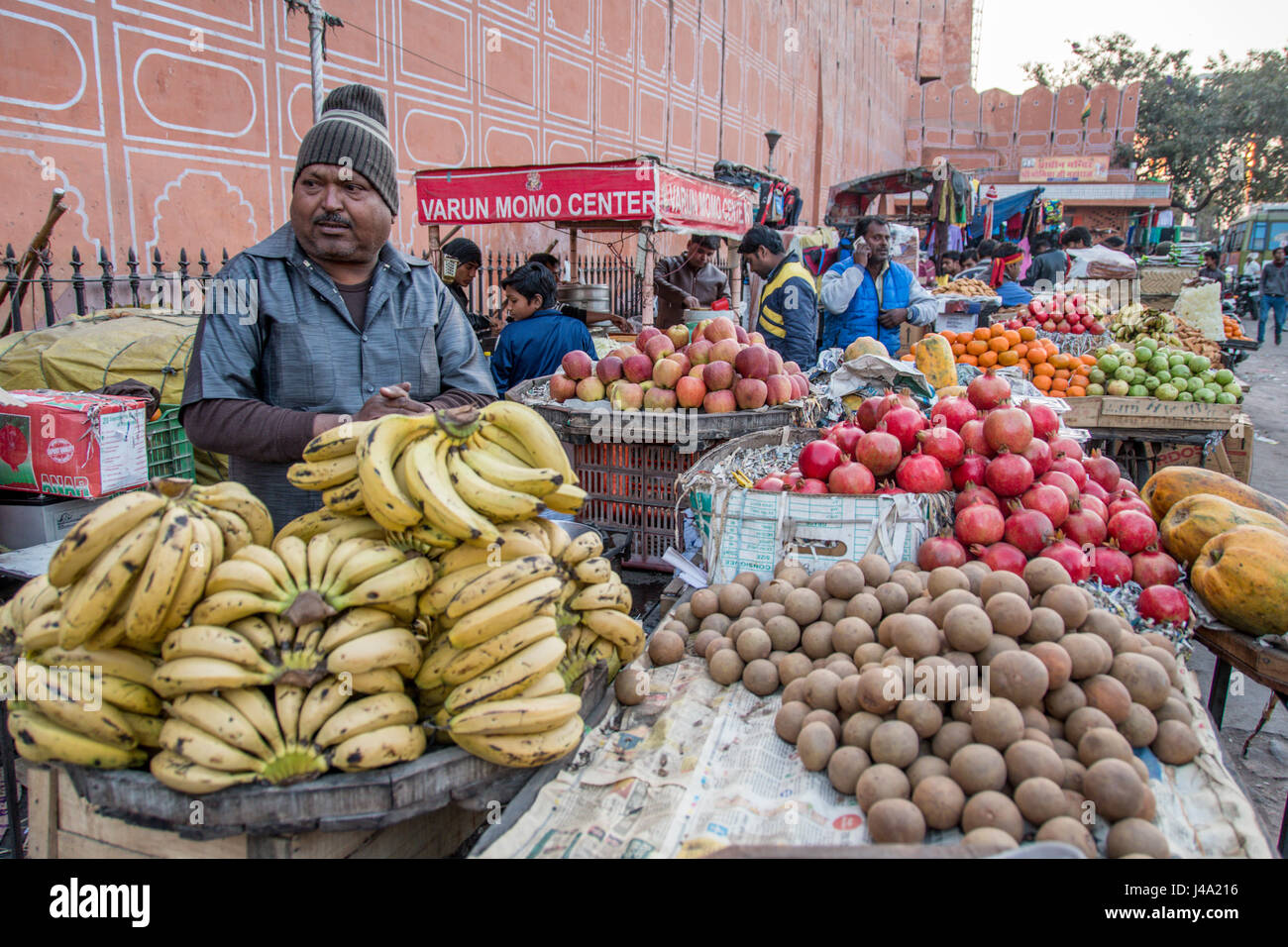 Open food market hi-res stock photography and images - Alamy