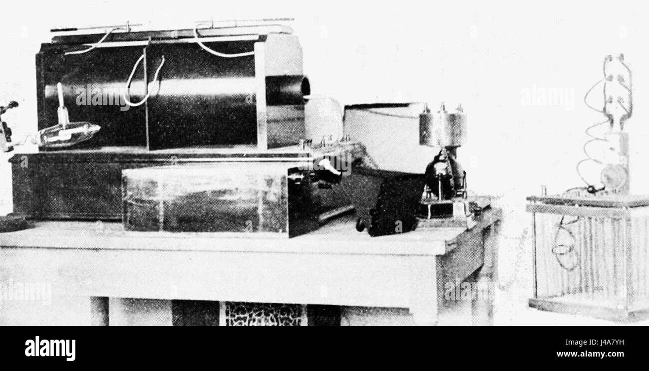 Early x ray machine hi-res stock photography and images - Alamy