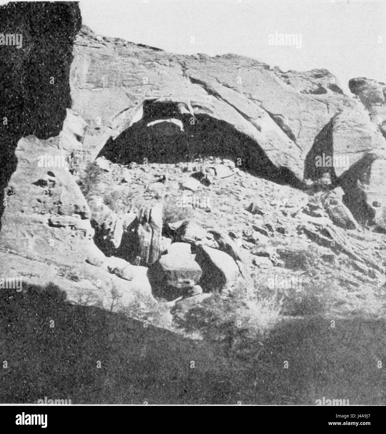 Photo arch bridge Black and White Stock Photos & Images - Alamy