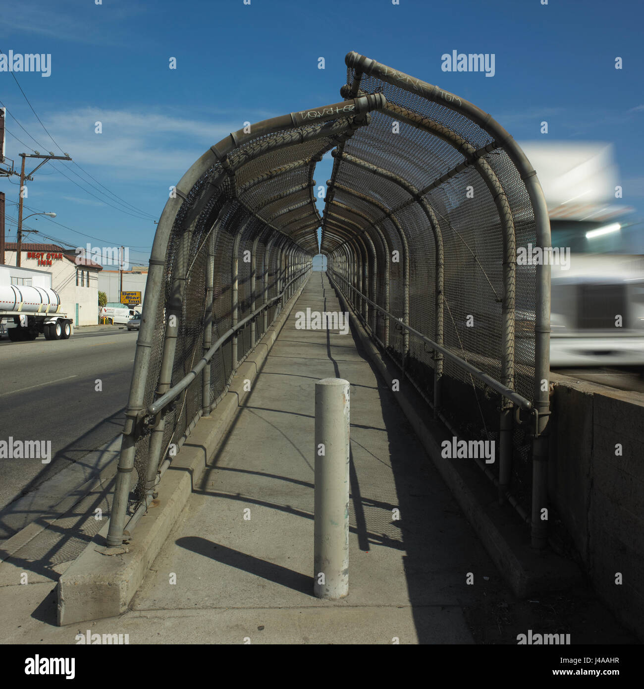 Footbridge over the I-5 Freeway, Los Angeles Stock Photo - Alamy