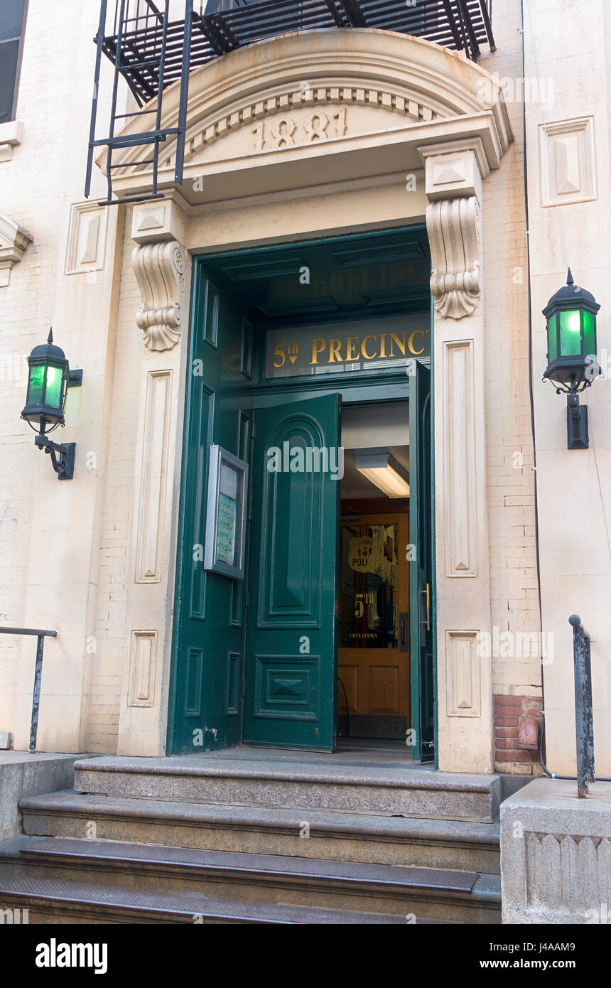 Nypd on the street hi-res stock photography and images - Alamy