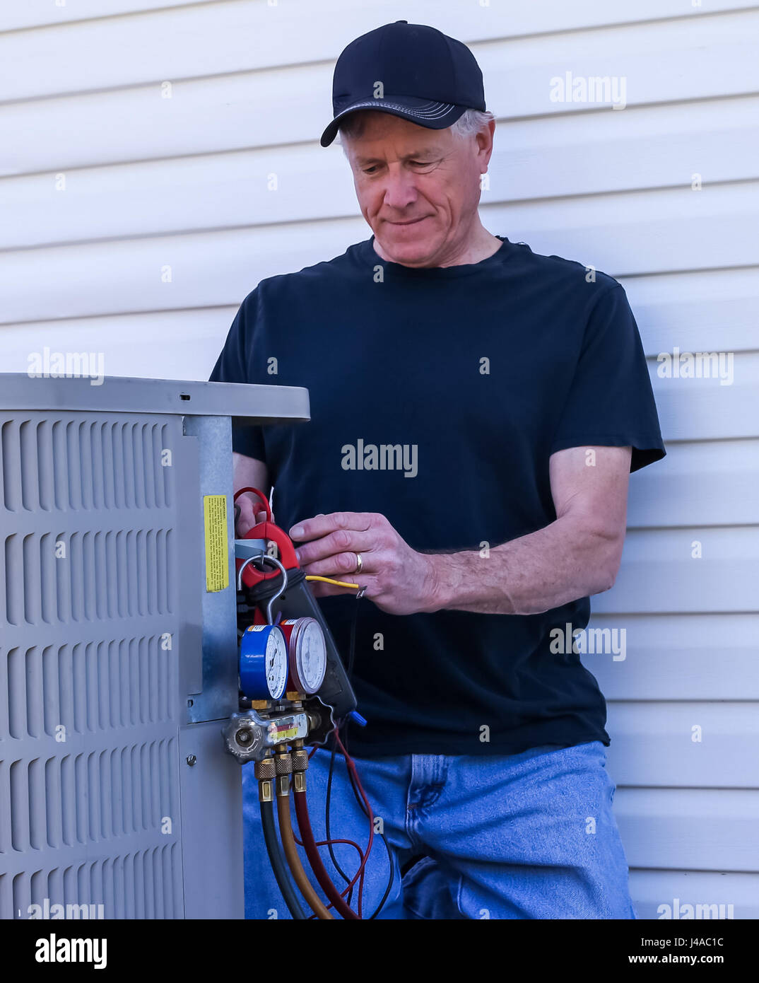 HVAC Technician Repairing Air Conditioning Stock Photo - Alamy