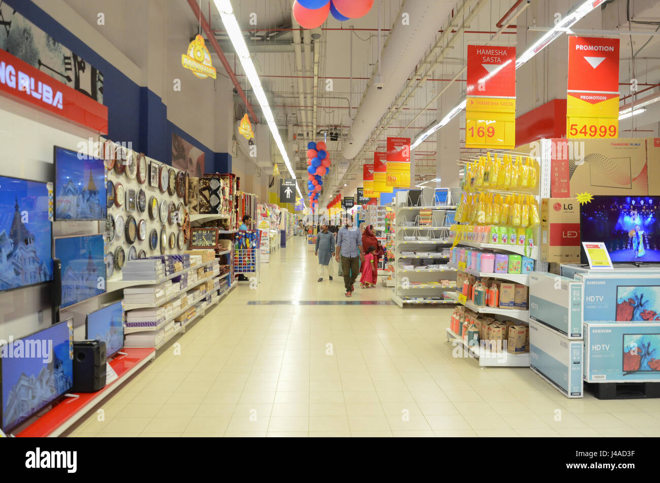 Large Screen Televisions in Supermarket, Emporium Mall, Lahore Pakistan ...