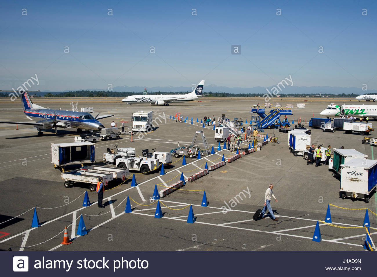 Satellite Terminal High Resolution Stock Photography and Images - Alamy