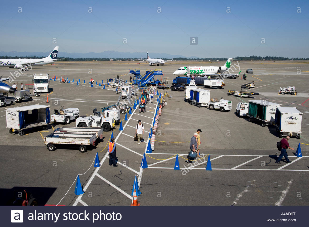 Satellite Terminal High Resolution Stock Photography and Images - Alamy