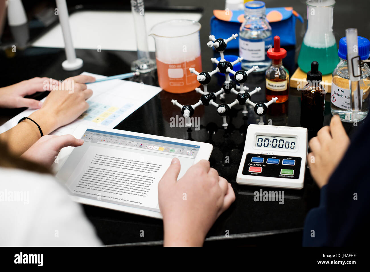 Group of school friends learning science classroom Stock Photo - Alamy
