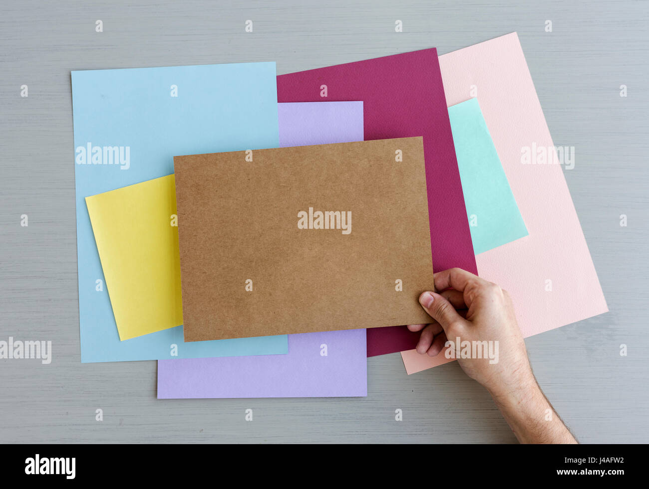 Hand holding yellow papers hi-res stock photography and images - Alamy