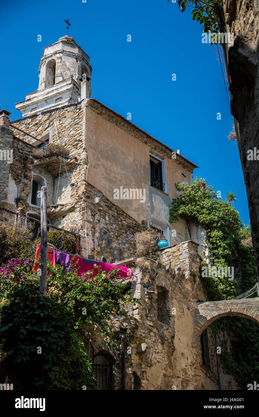 Old rustic house exterior in Italy Stock Photo - Alamy