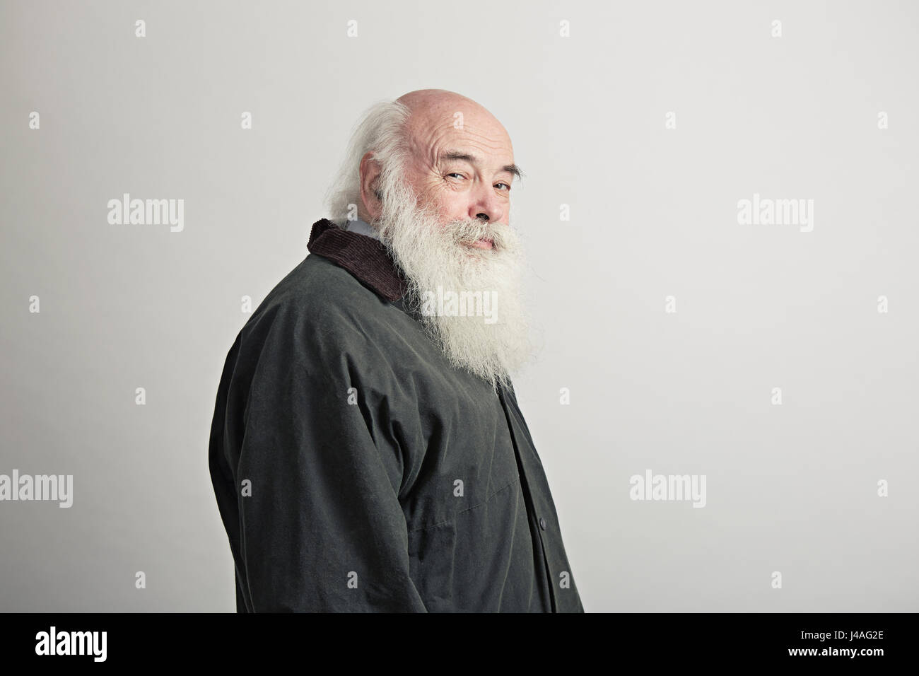 Portrait of senior man with white beard Stock Photo - Alamy