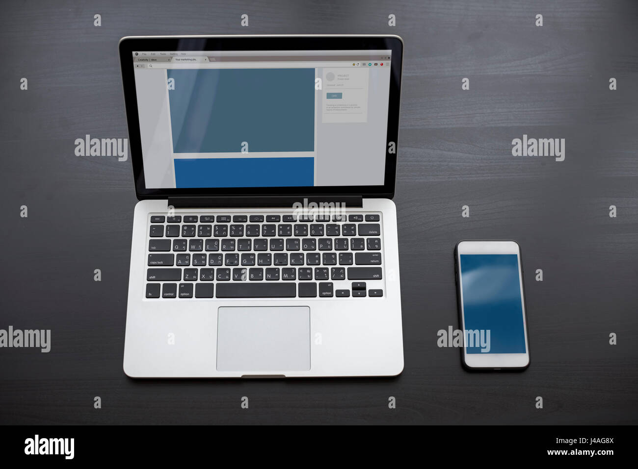 Laptop showing blue screen hi-res stock photography and images - Alamy