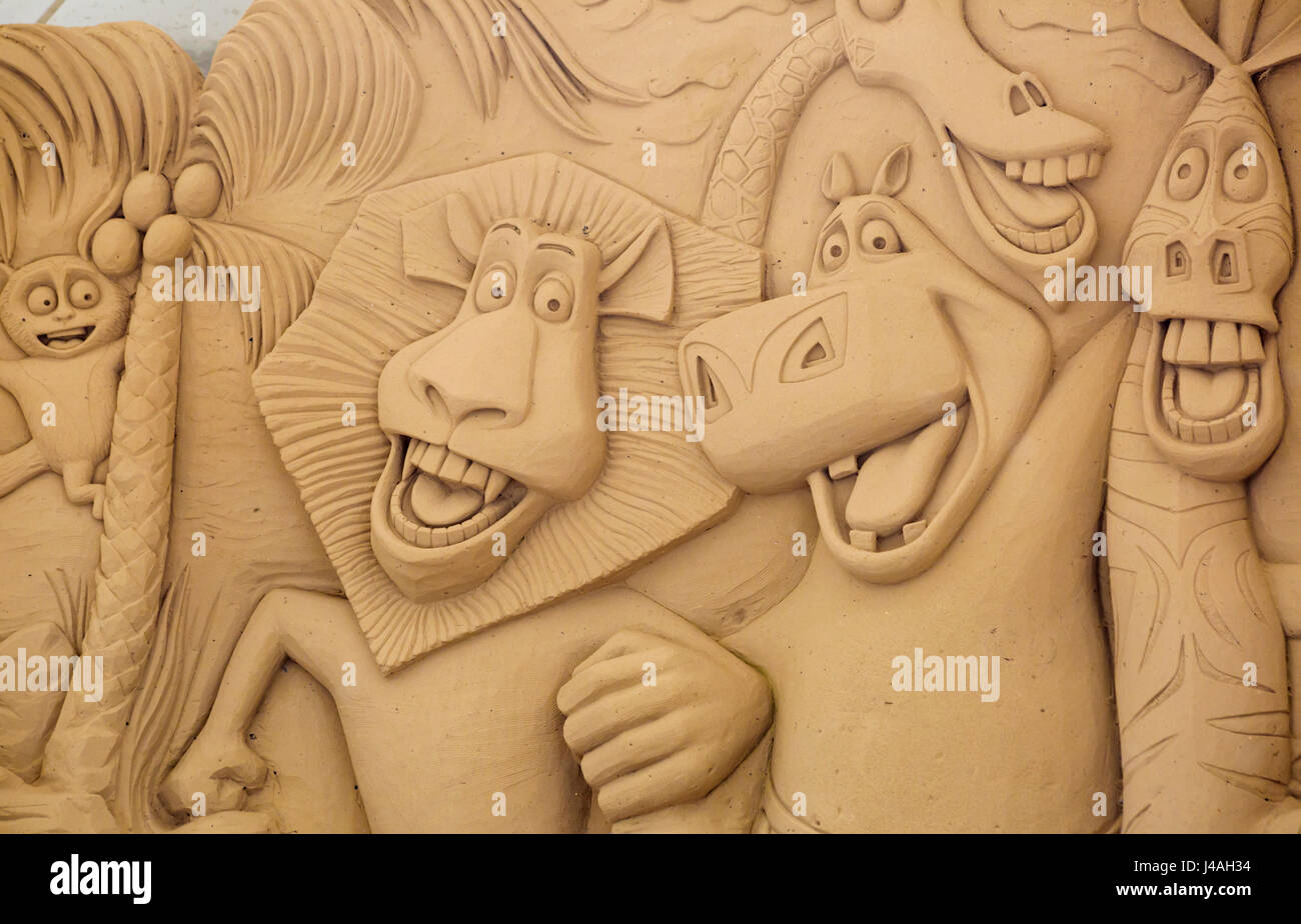 Madagascar sand sculpture by sculptor Lee Tetzner, one of the amazing ...