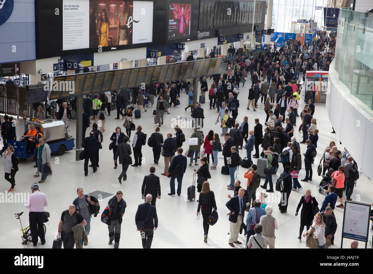 Commuters on Waterloo station Concourse in London during rush hour ...