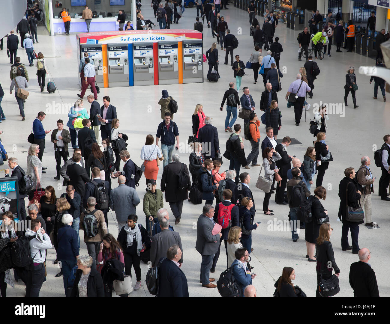 Waterloo train station advertising hi-res stock photography and images ...