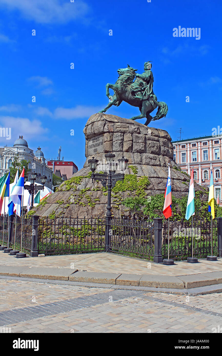 Hetman Bogdan Khmelnitsky statue on Sofievska Square in Kyiv, Ukraine ...